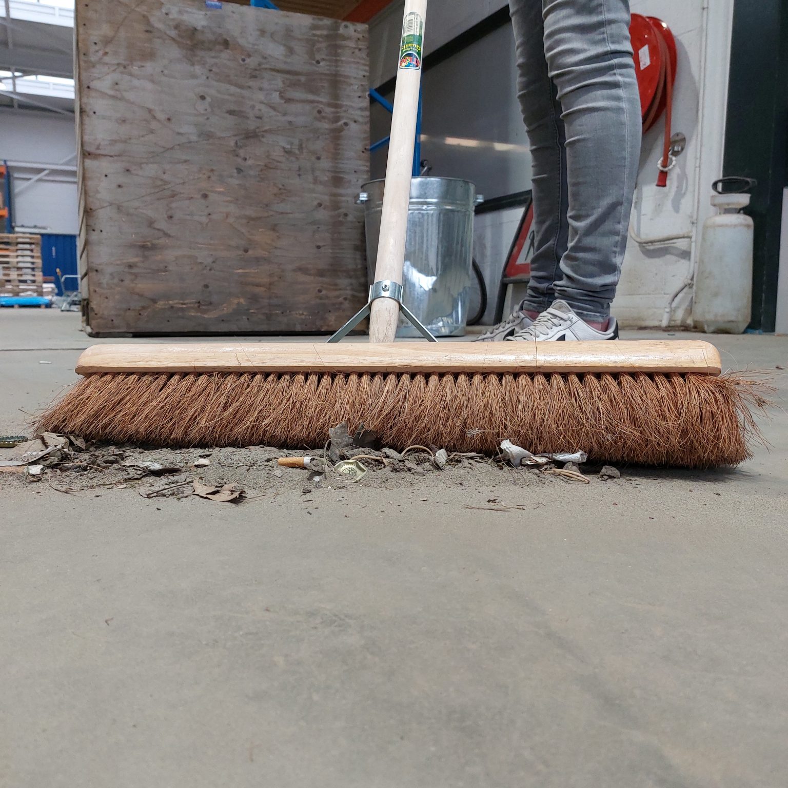 Zaalveger kokos Bezem 50cm - Solide | Bezems | Scheppie.nl